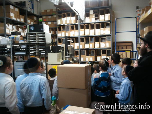 Students Fascinated on Tour of JEM Headquarters | CrownHeights.info ...