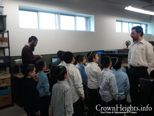 Students Fascinated on Tour of JEM Headquarters | CrownHeights.info ...