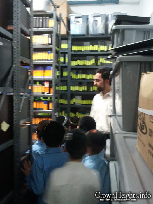 Students Fascinated on Tour of JEM Headquarters | CrownHeights.info ...
