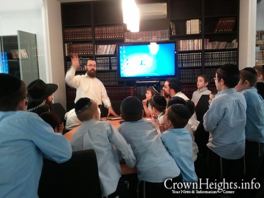 Students Fascinated on Tour of JEM Headquarters | CrownHeights.info ...